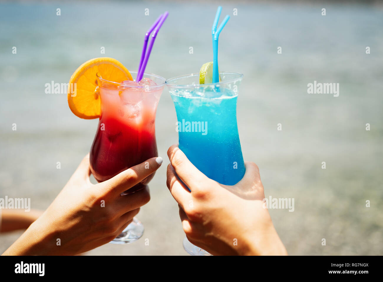 Drinking cocktails beach hi-res stock photography and images - Alamy