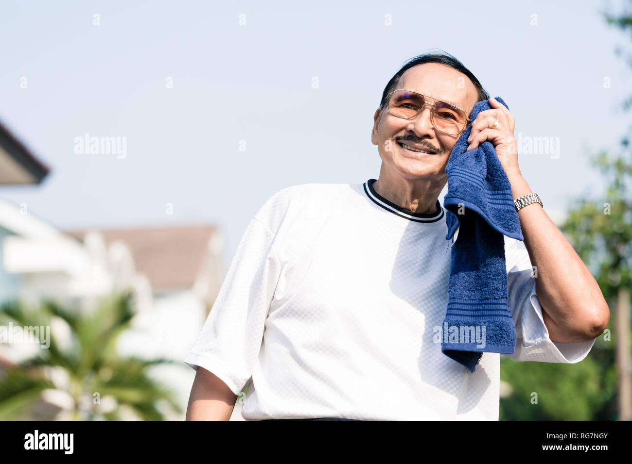 Elderly hand exercise hi-res stock photography and images - Alamy