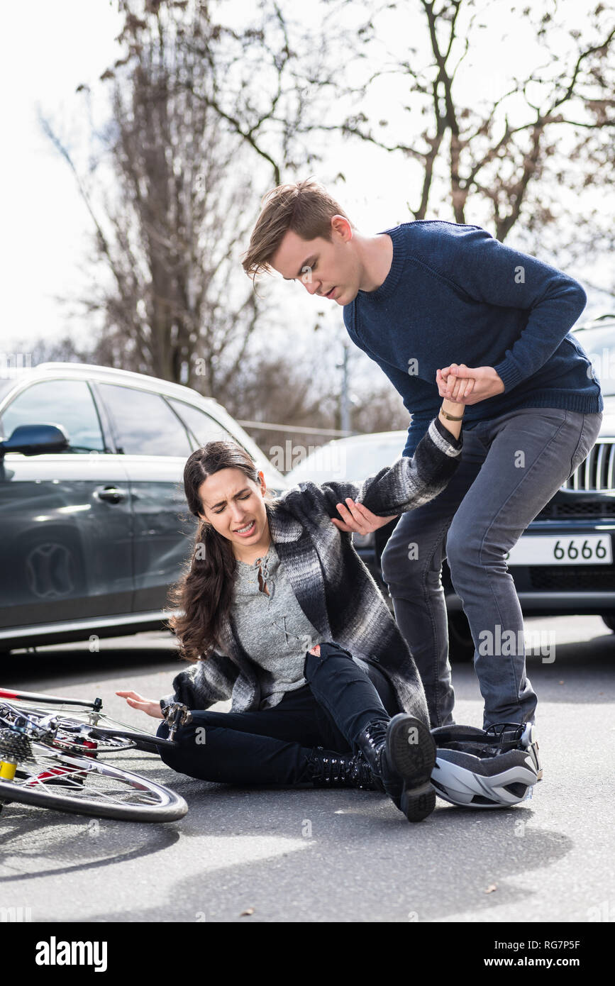 Woman injured leg hi-res stock photography and images - Alamy