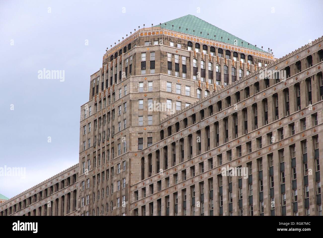 CHICAGO, USA - JUNE 26, 2013: Merchandise Mart building exterior. It ...