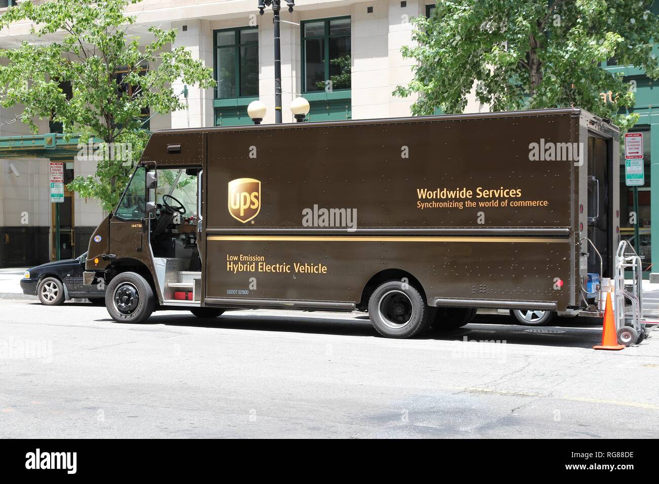 Ups truck usa hi-res stock photography and images - Alamy