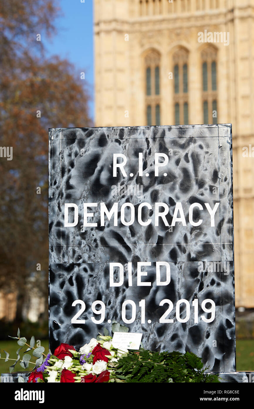 Rip tombstone hi-res stock photography and images - Alamy