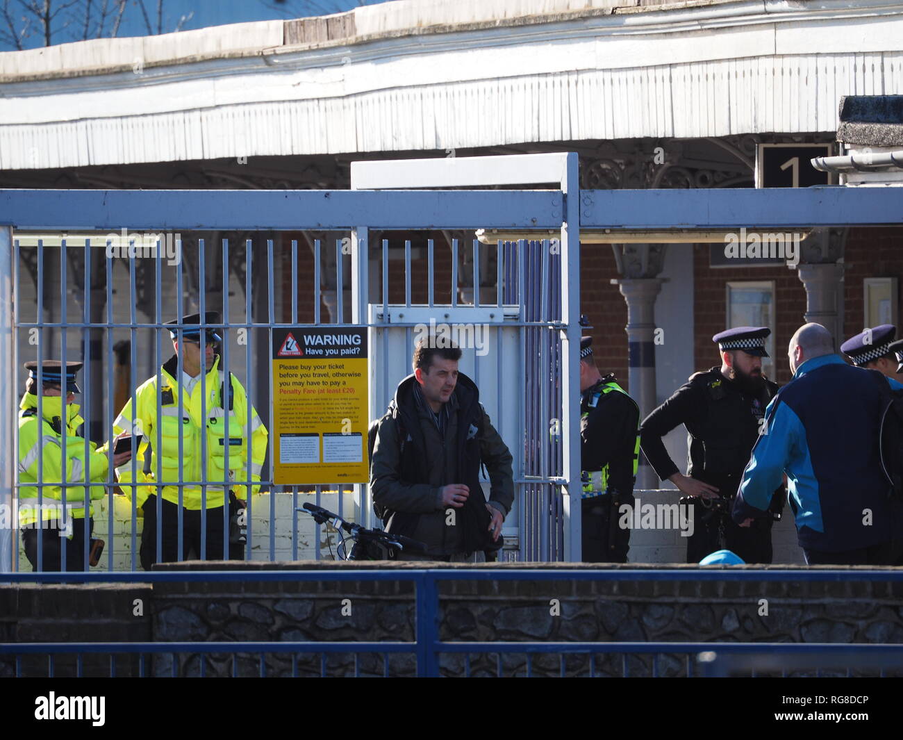 Paramedic presence hi-res stock photography and images - Alamy