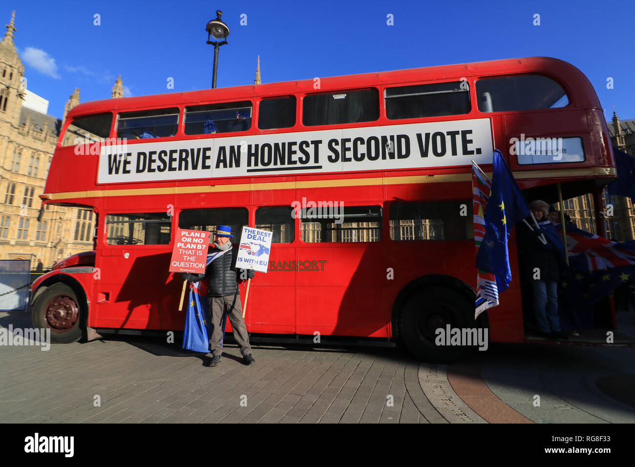 Vote leave bus hi-res stock photography and images - Alamy