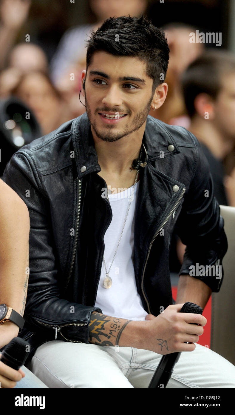 NEW YORK, NY - AUGUST 23: Harry Styles of One Direction performs on NBC ...