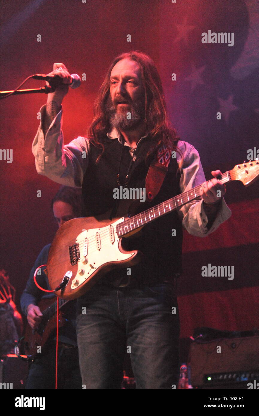 Singer Chris Robinson High Resolution Stock Photography and Images - Alamy