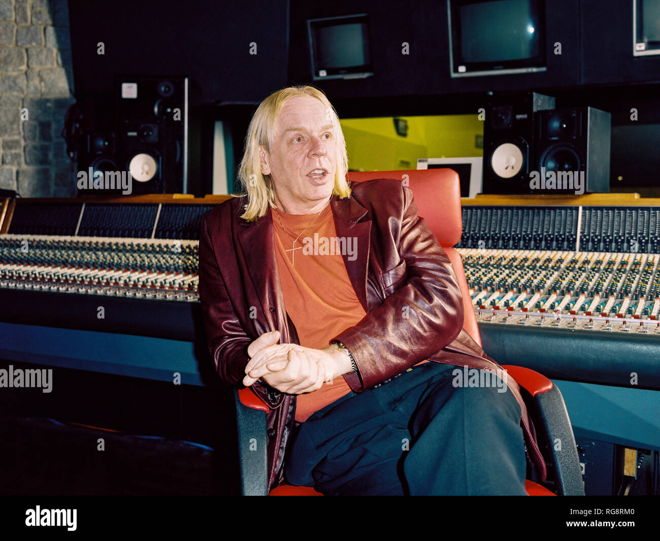 British tv personality studio hi-res stock photography and images - Alamy