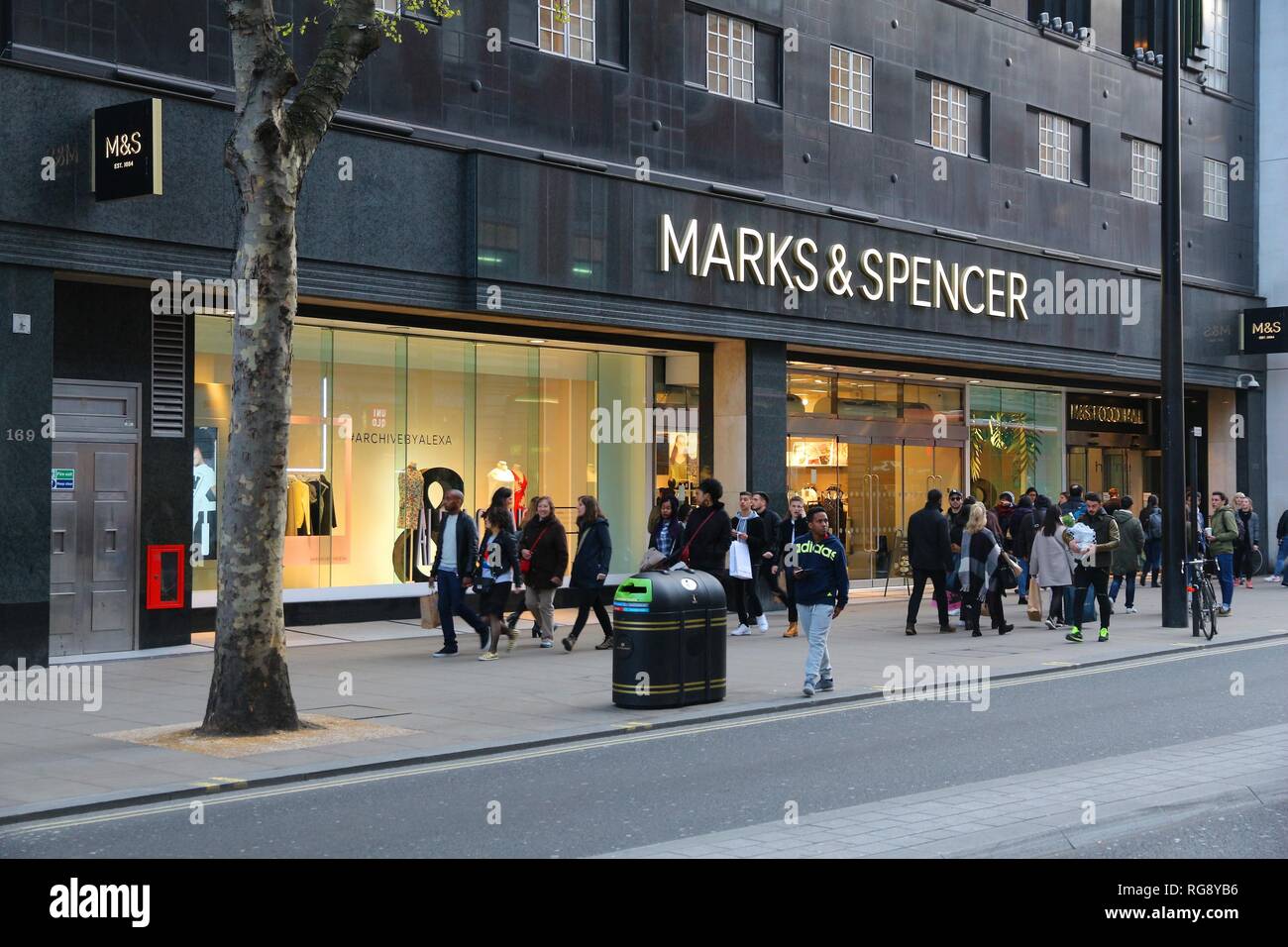 Marks & spencer oxford street hi-res stock photography and images - Alamy