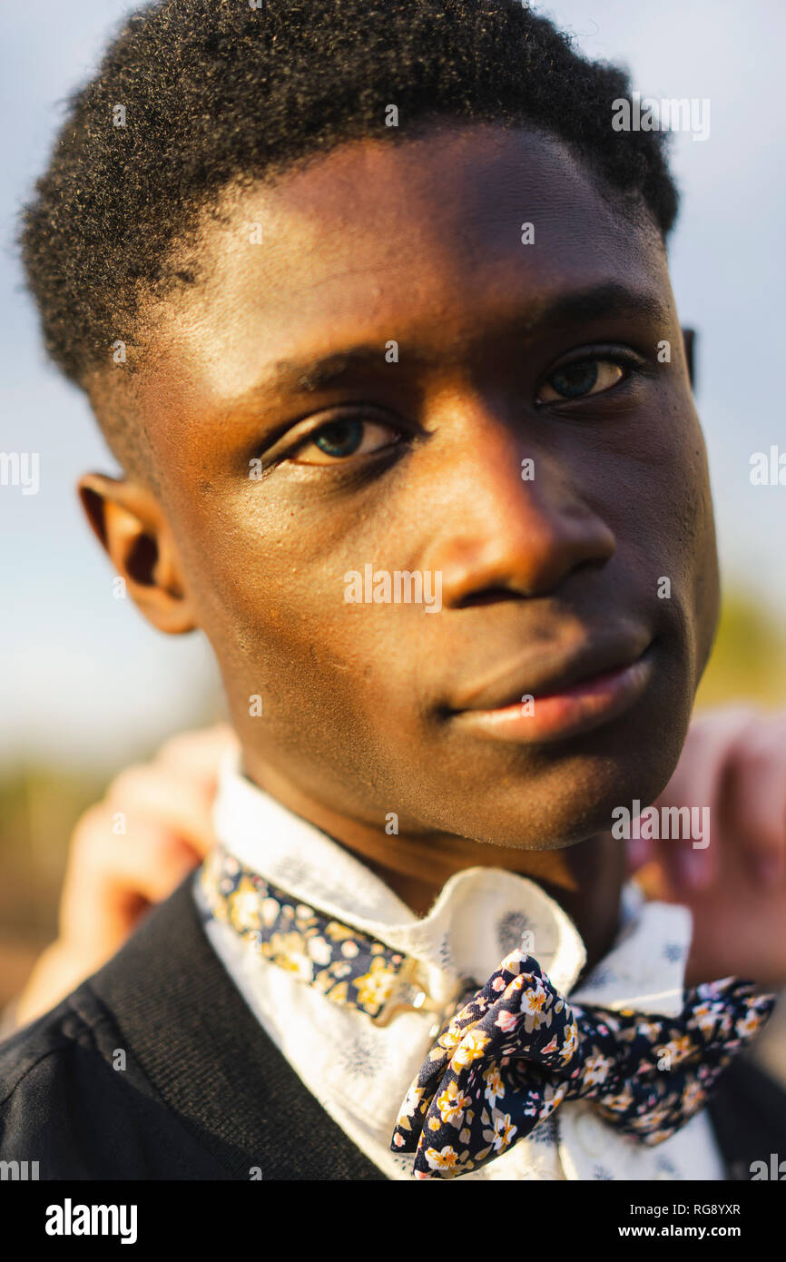 Black man wearing a bow tie hi-res stock photography and images - Alamy