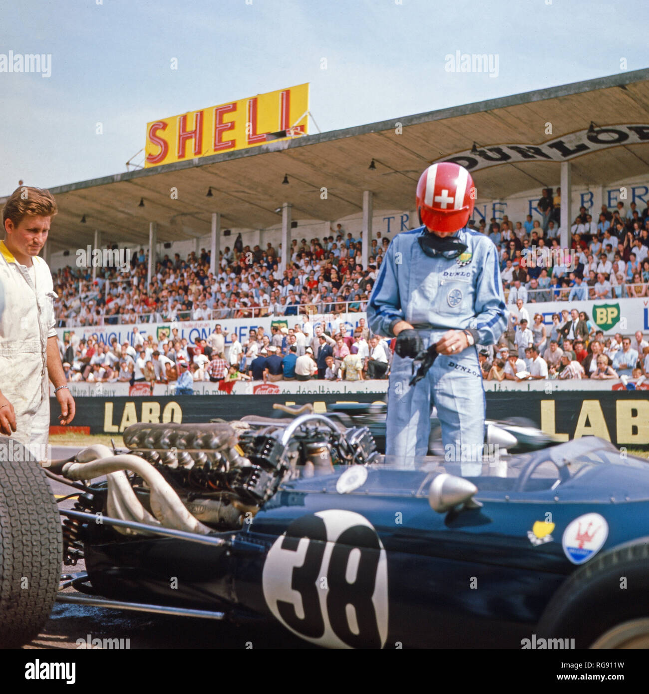 Der Wagen des Schweizer Rennfahrers Joseph Siffert hat einen Ausfall ...