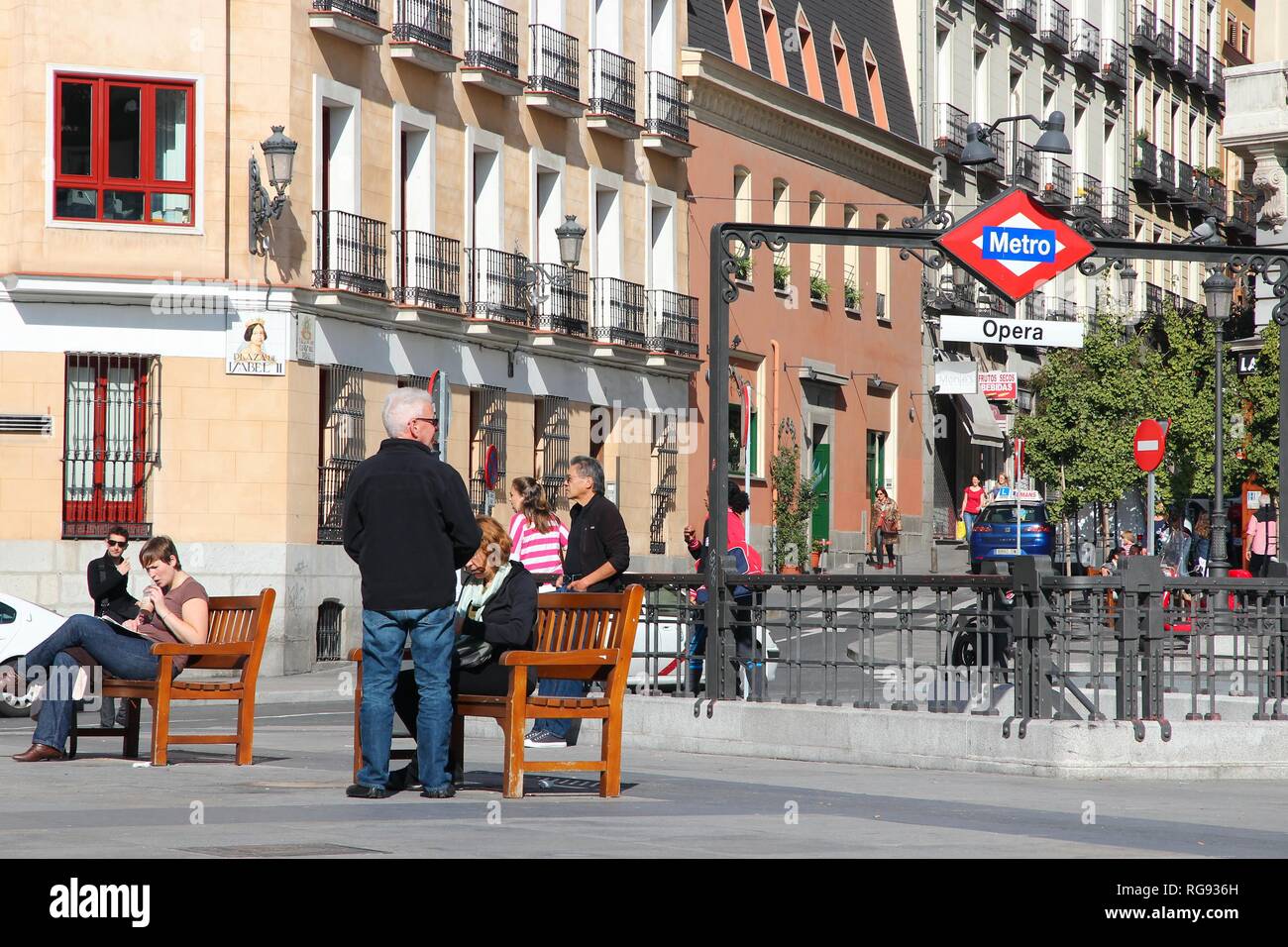 Entrance opera metro hi-res stock photography and images - Alamy