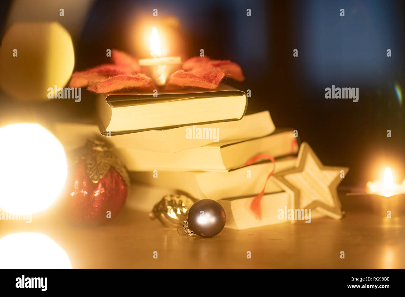 Burning a stack of books hi-res stock photography and images - Alamy