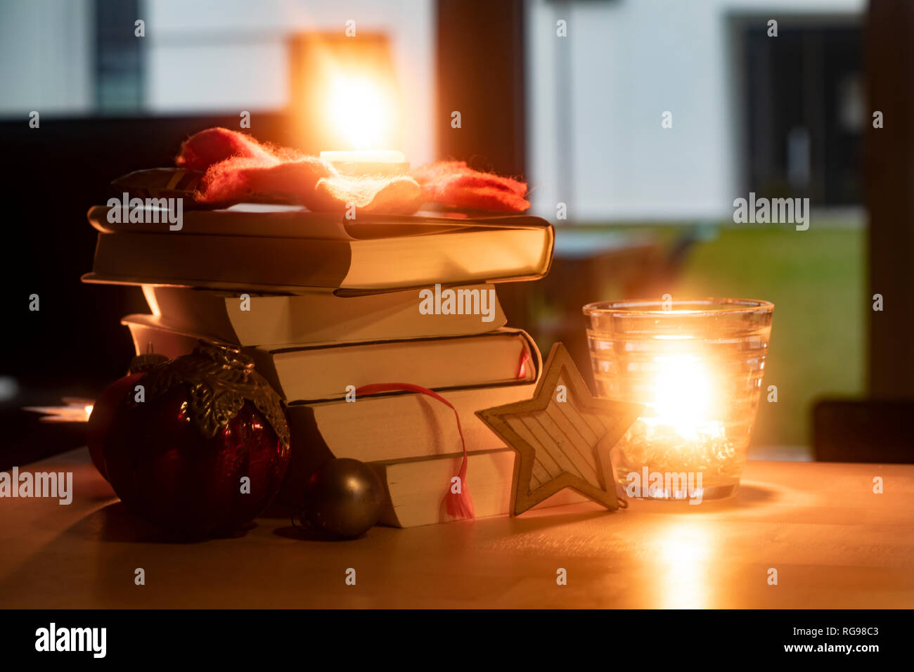 Burning a stack of books hi-res stock photography and images - Alamy