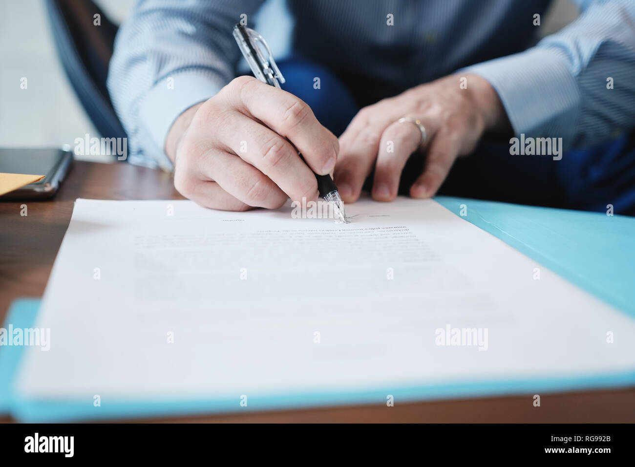 Business man hand signing document hi-res stock photography and images ...