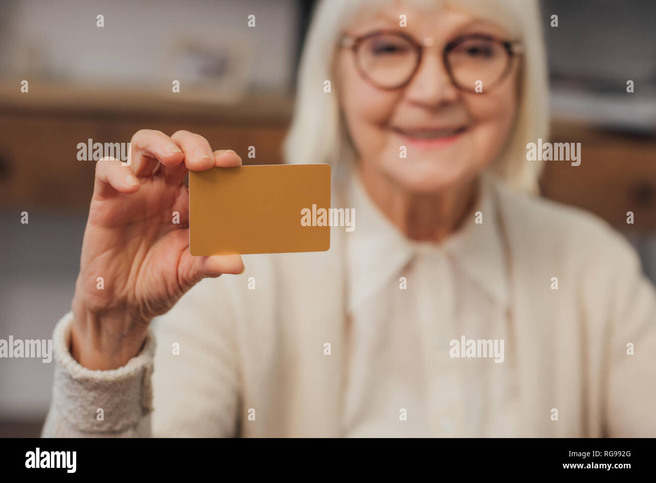 Old woman hand holding card hi-res stock photography and images - Alamy