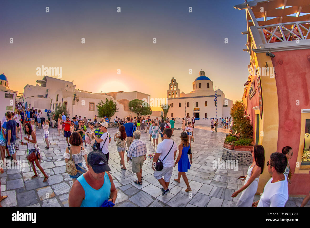 Amazing scenery from Oia village in Santorini island. Idyllic sunset ...