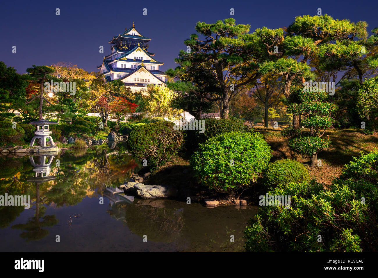 Dark night castle hi-res stock photography and images - Alamy