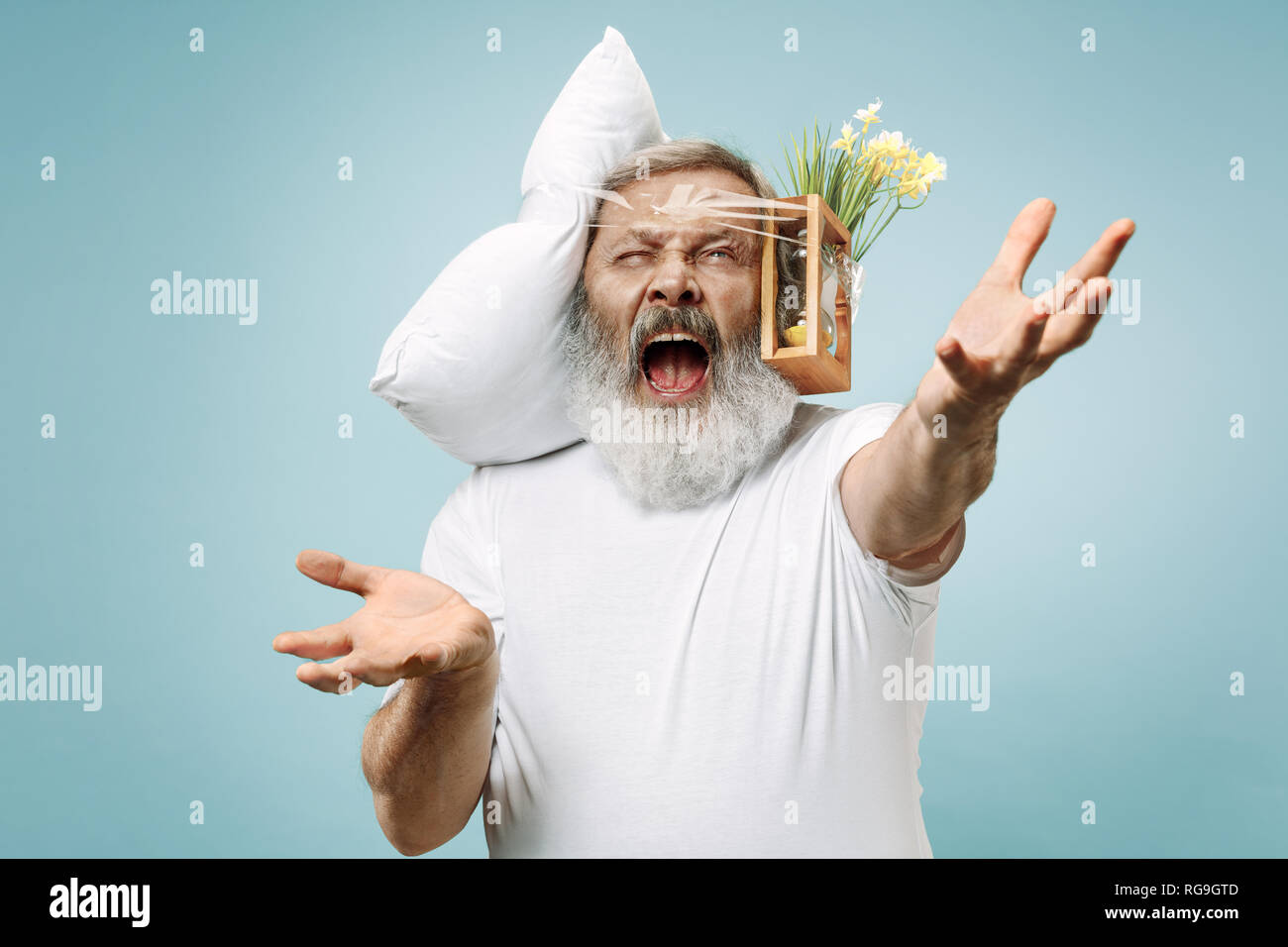 Office worker screaming hi-res stock photography and images - Alamy