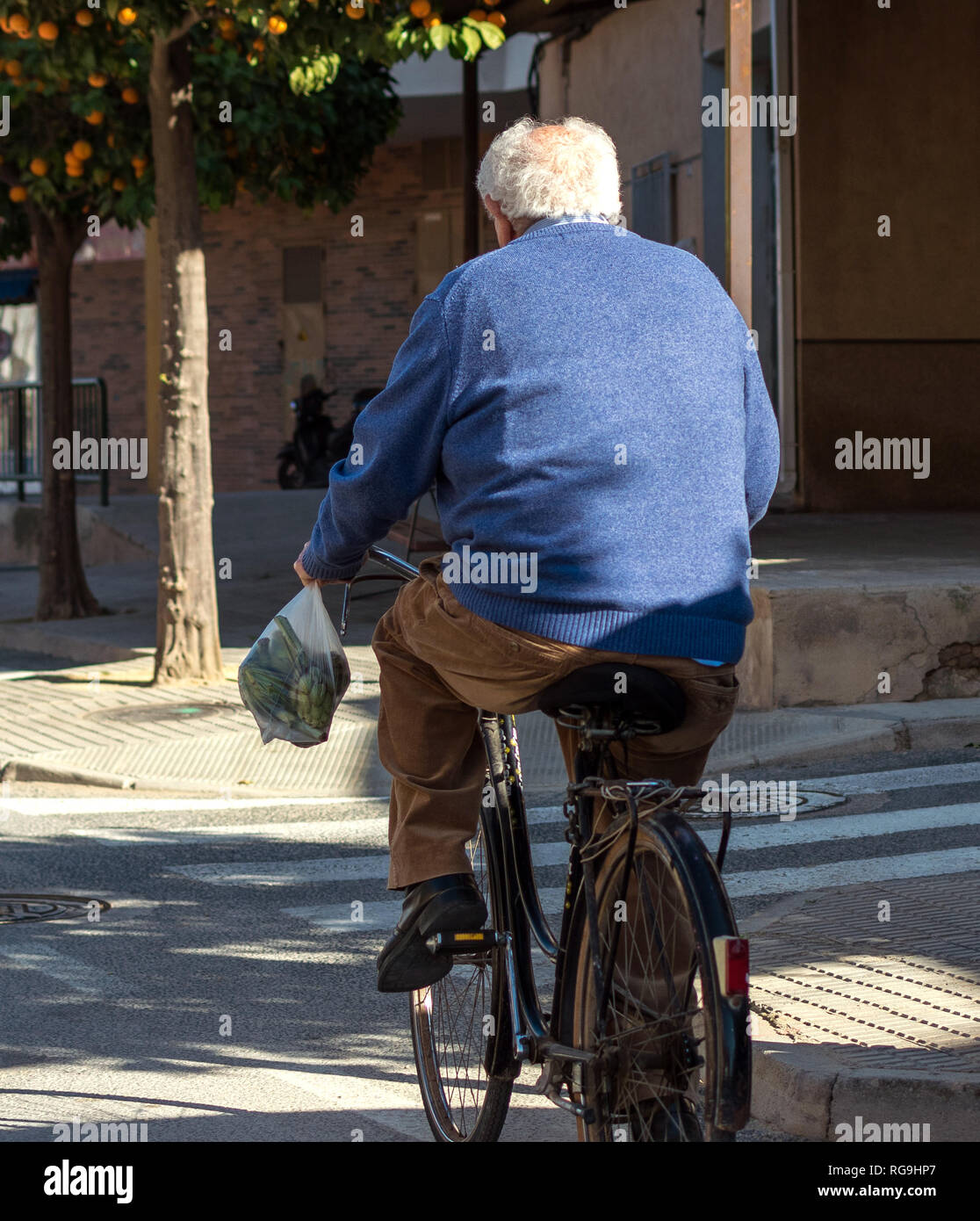 Old man carrying bags hi-res stock photography and images - Alamy