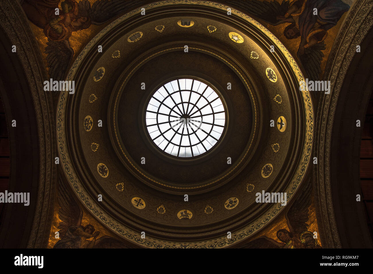 Skylight in dome hi-res stock photography and images - Alamy