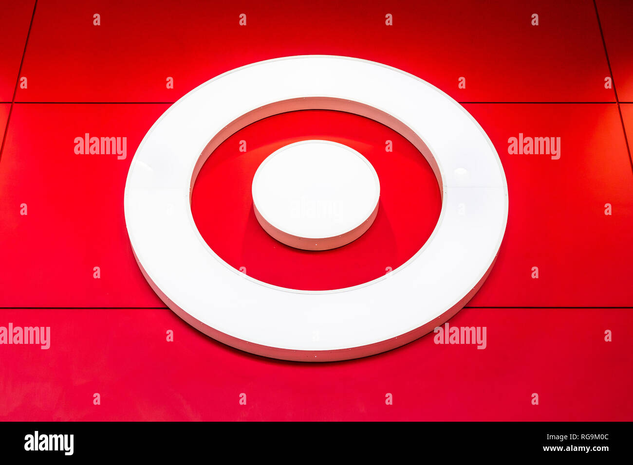 Target logo hi-res stock photography and images - Alamy