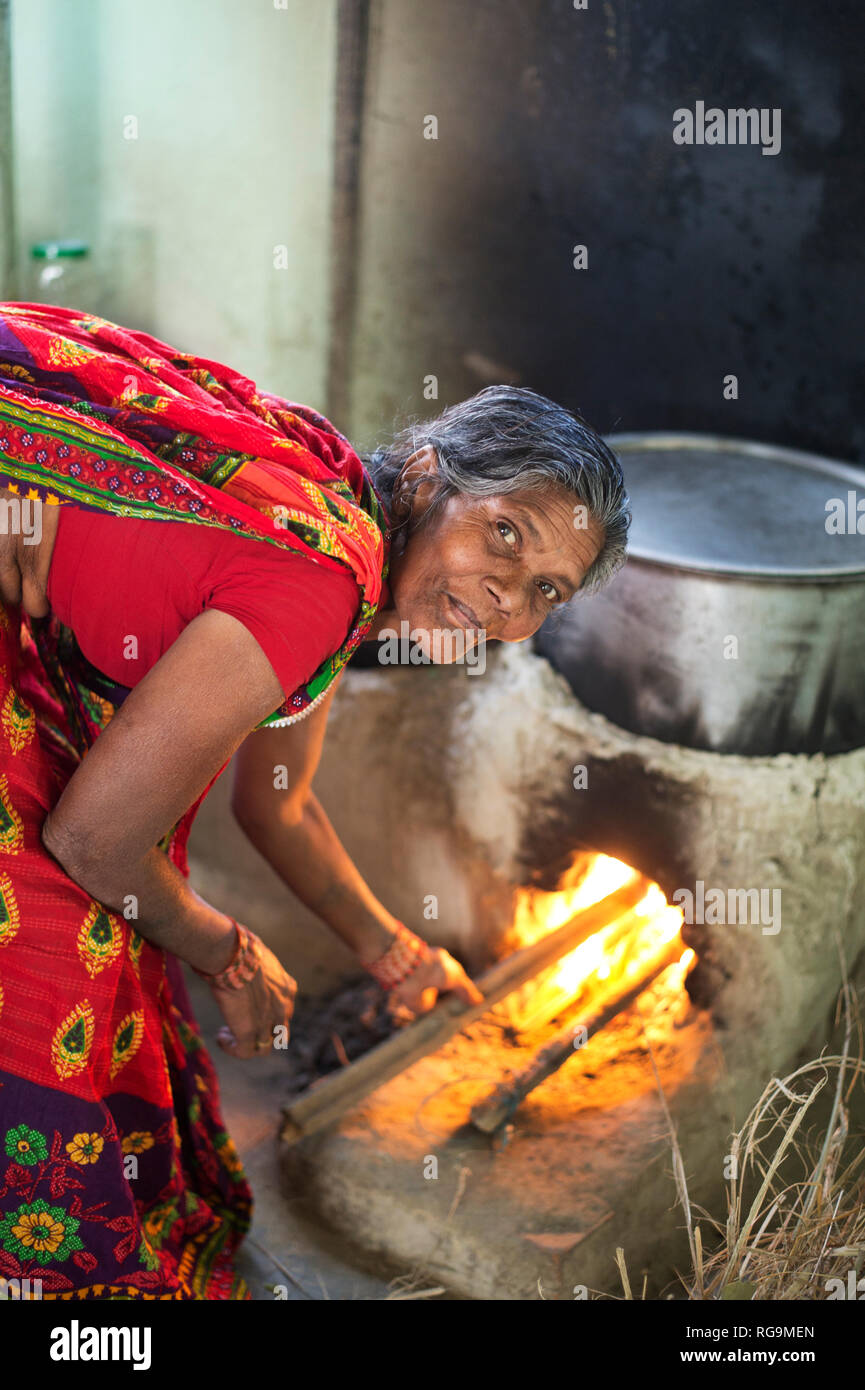 Poor woman cooking hi-res stock photography and images - Alamy