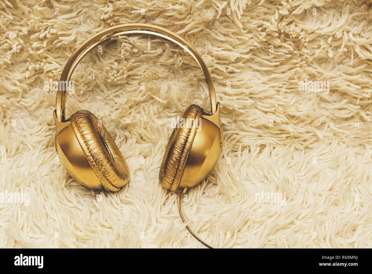 Stereo headphones funny hi-res stock photography and images - Alamy