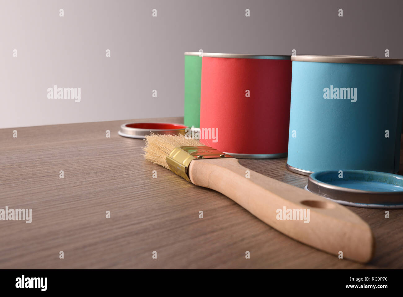 Paint table hi-res stock photography and images - Alamy