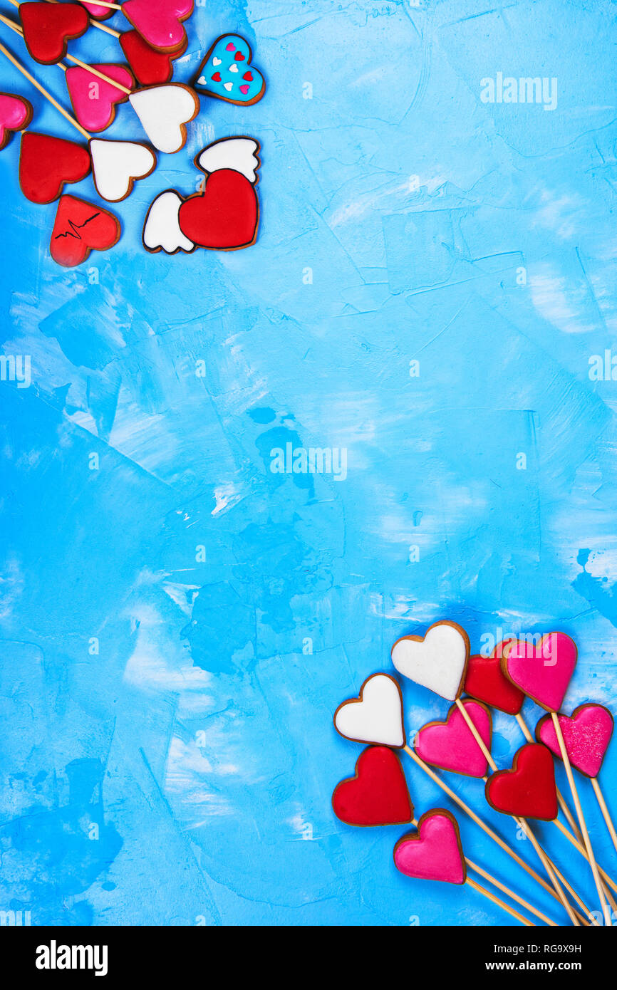 Woman decorate gingerbread heart hi-res stock photography and images ...