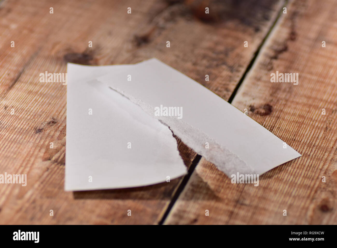 Tearing Paper Stock Photos & Tearing Paper Stock Images - Alamy