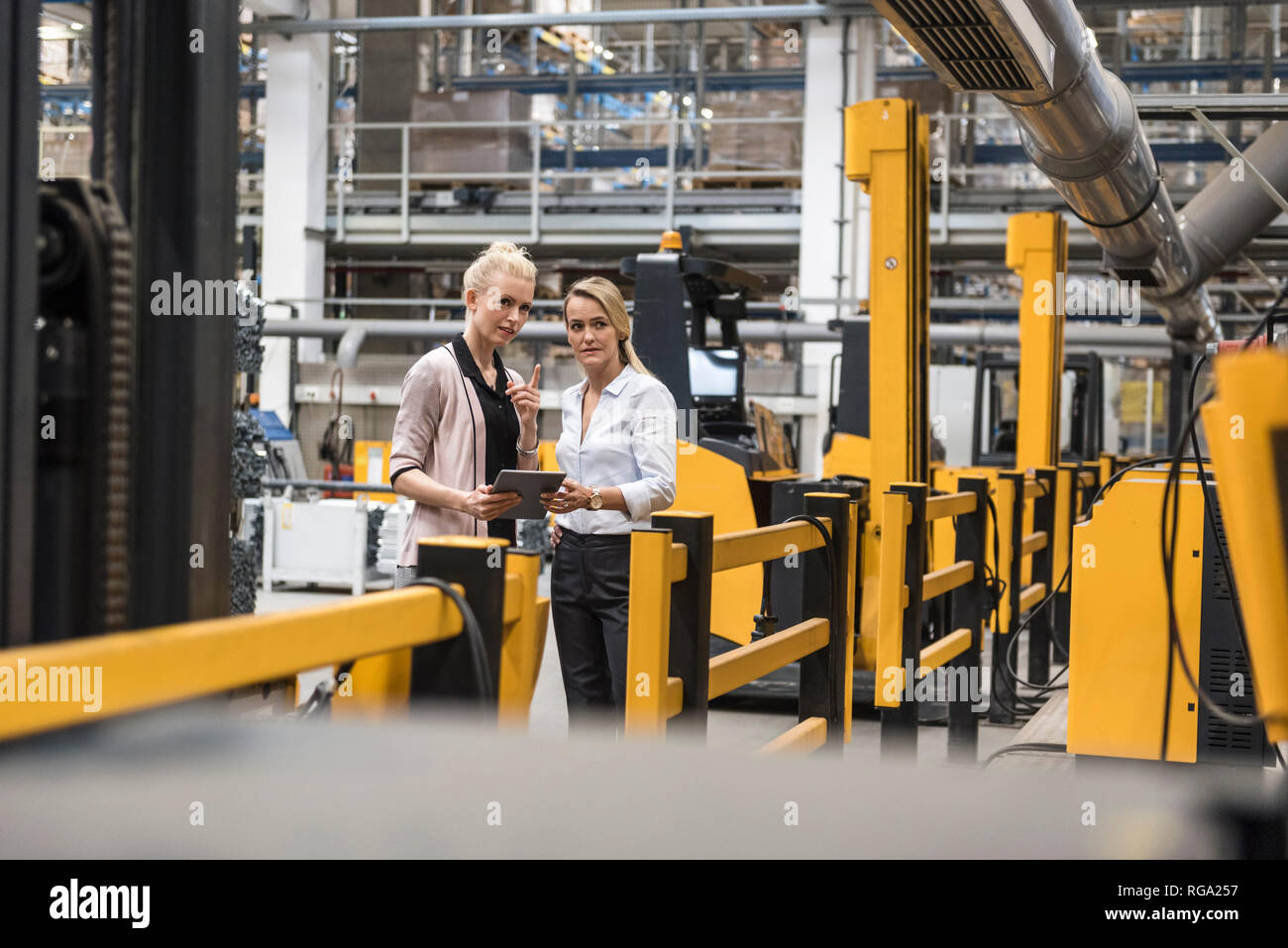 Shop clerks hi-res stock photography and images - Alamy