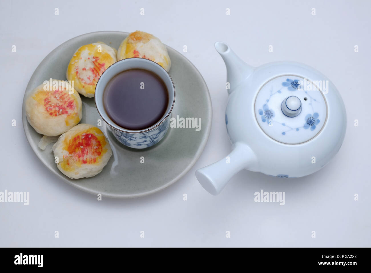 Traditional tea pot hi-res stock photography and images - Alamy