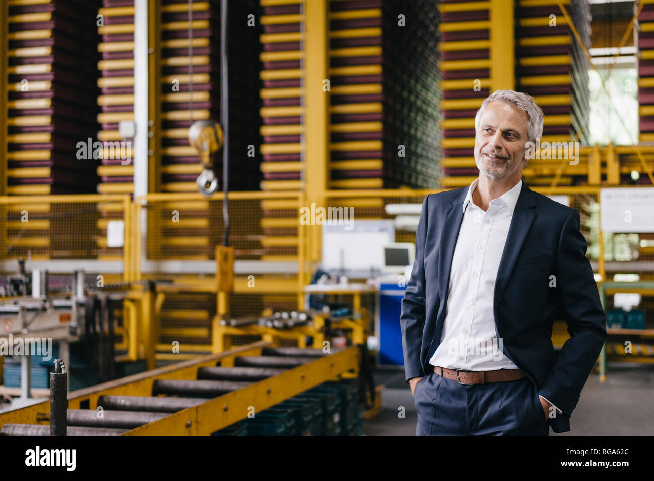 Full length stock line up hi-res stock photography and images - Alamy