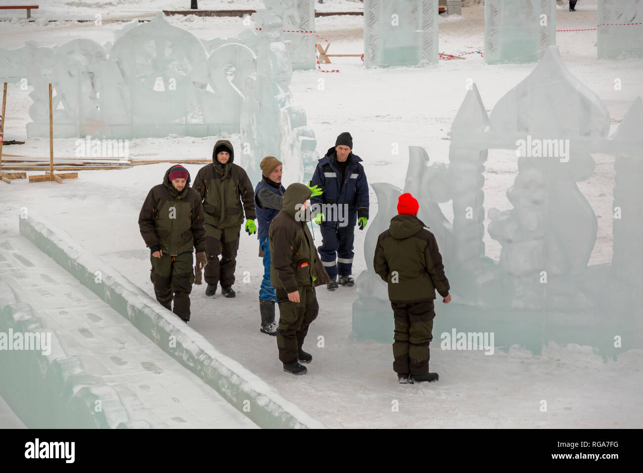 Ice camp workers hi-res stock photography and images - Alamy