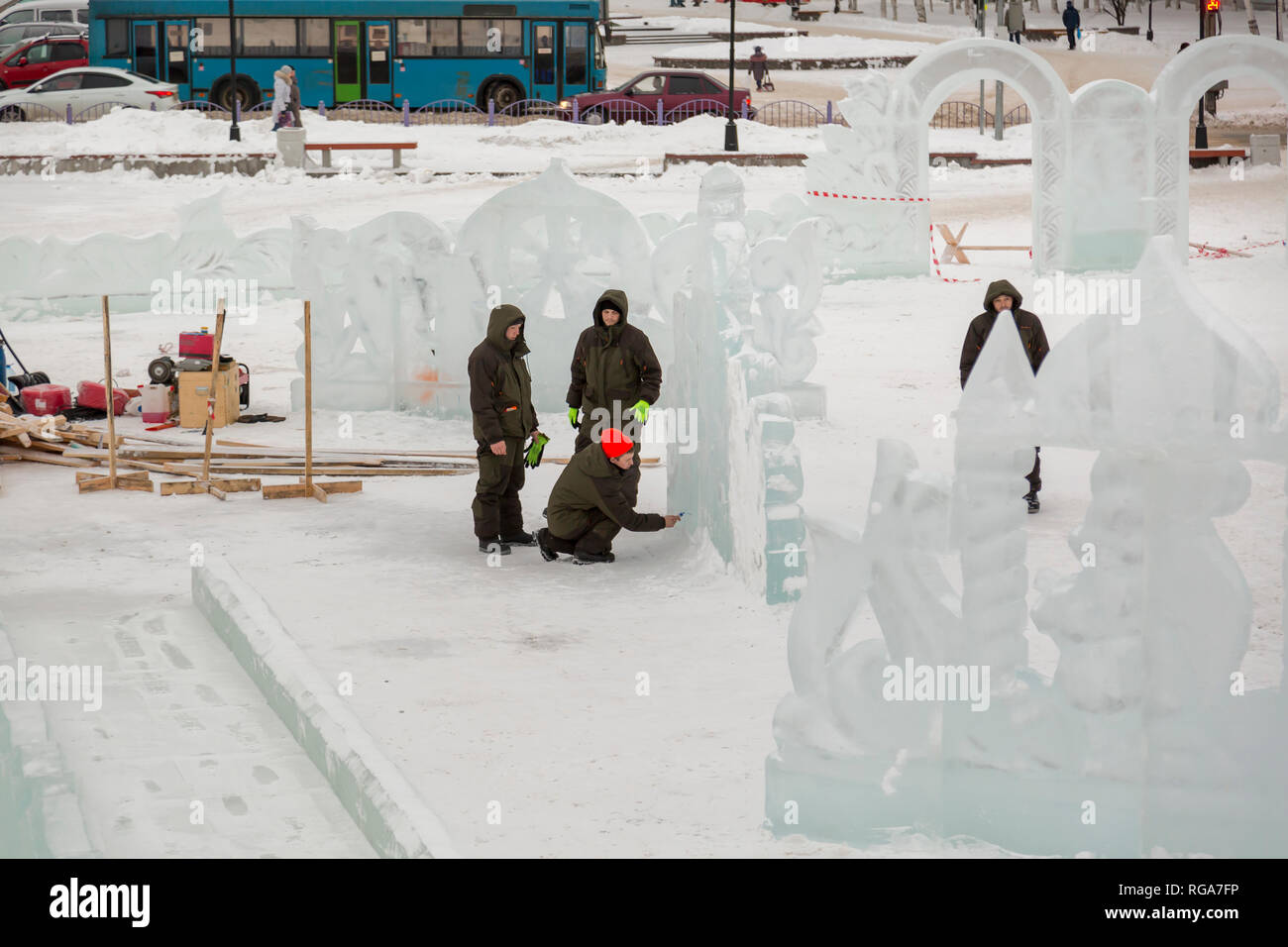 Ice camp workers hi-res stock photography and images - Alamy