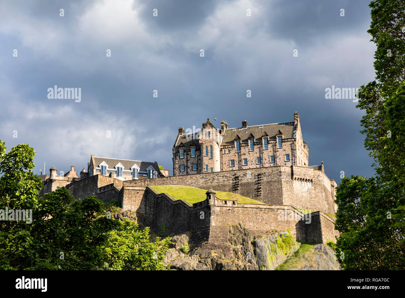 Edinburgh rock hi-res stock photography and images - Alamy