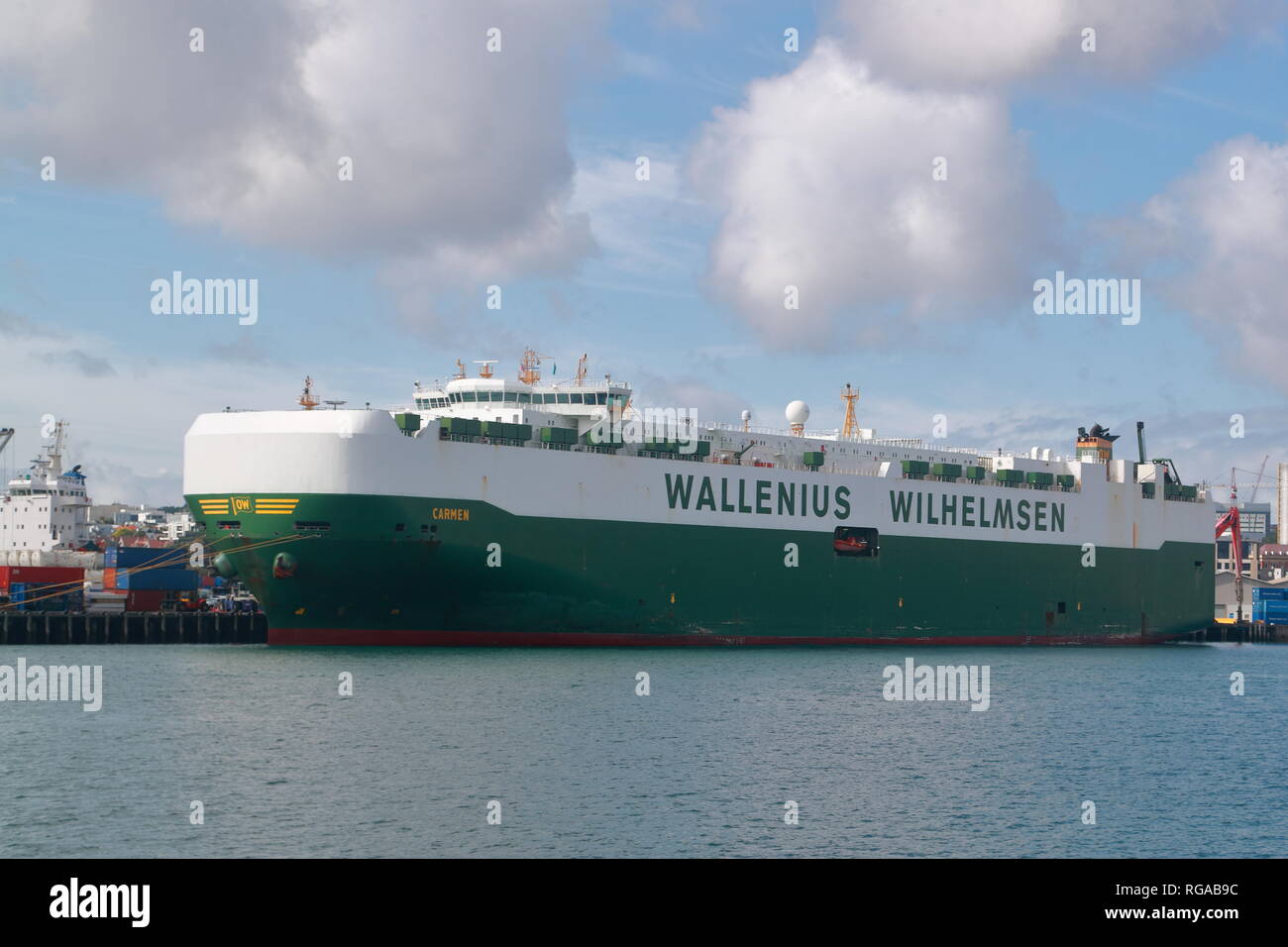Vehicles carrier ship hi-res stock photography and images - Alamy
