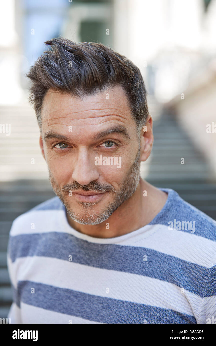 Sceptical hi-res stock photography and images - Alamy