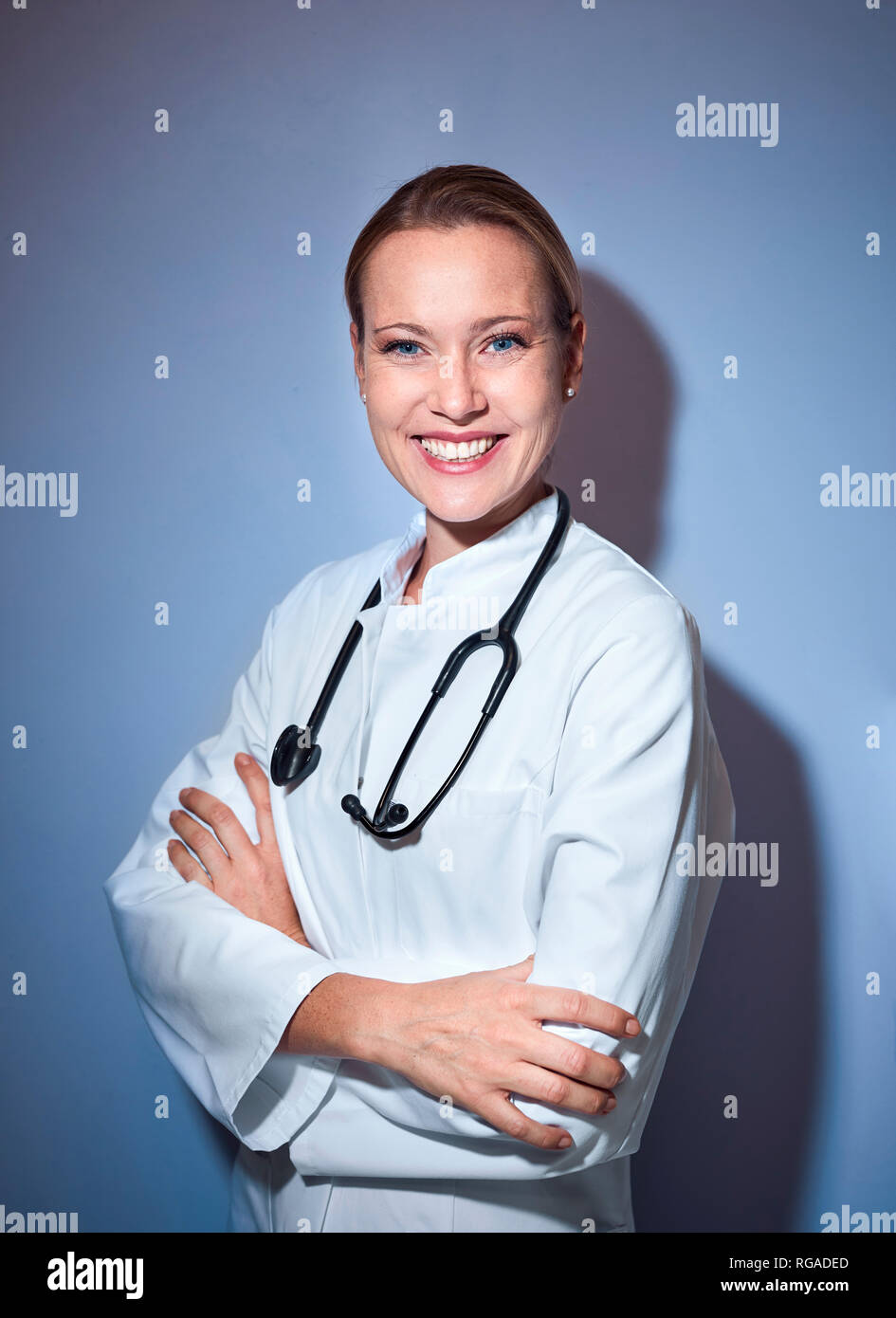 Female doctor smiling stethoscope hi-res stock photography and images - Alamy