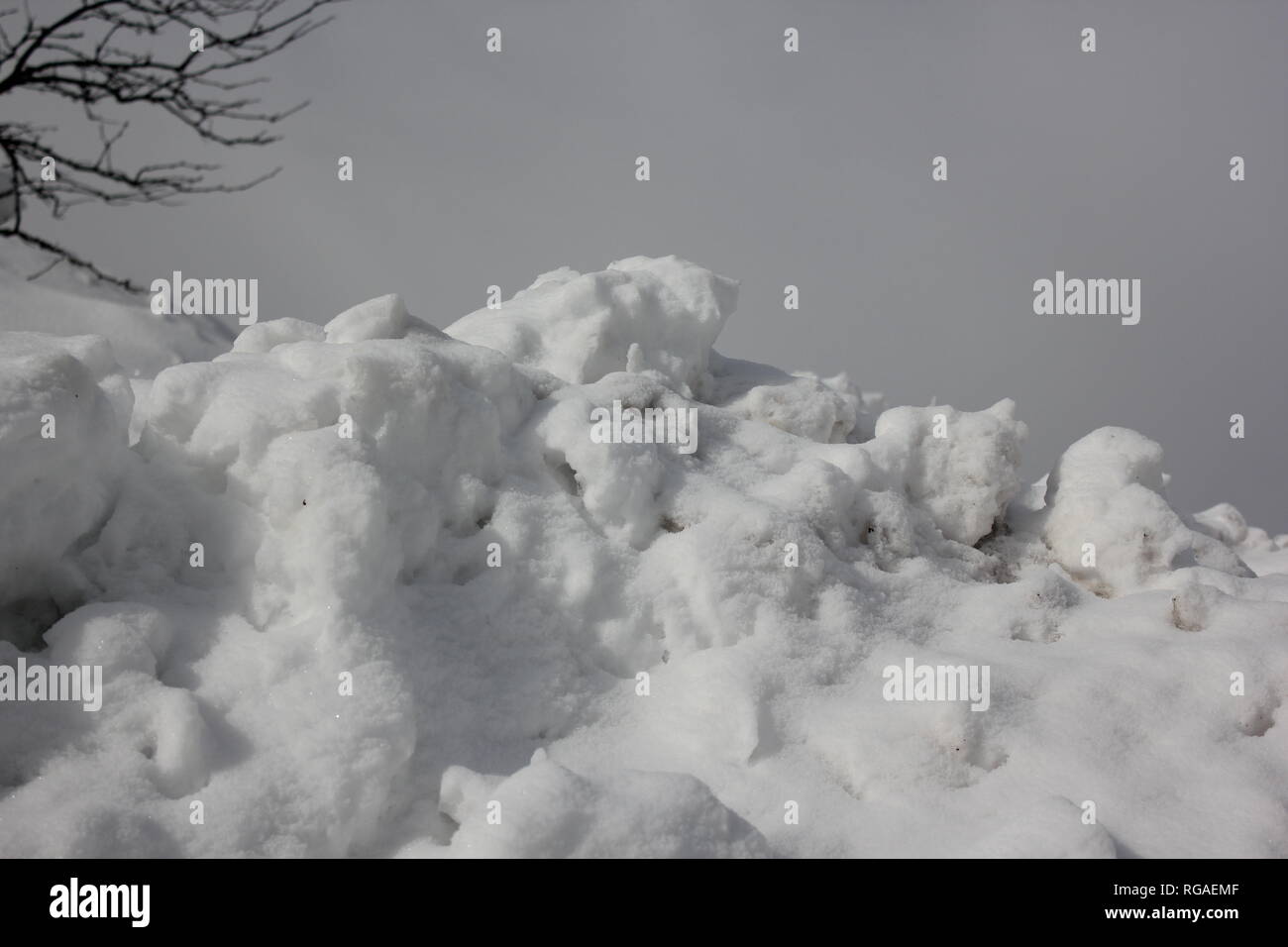 Winter weather snow embankment during Chicago's chiberia #polarvortex ...