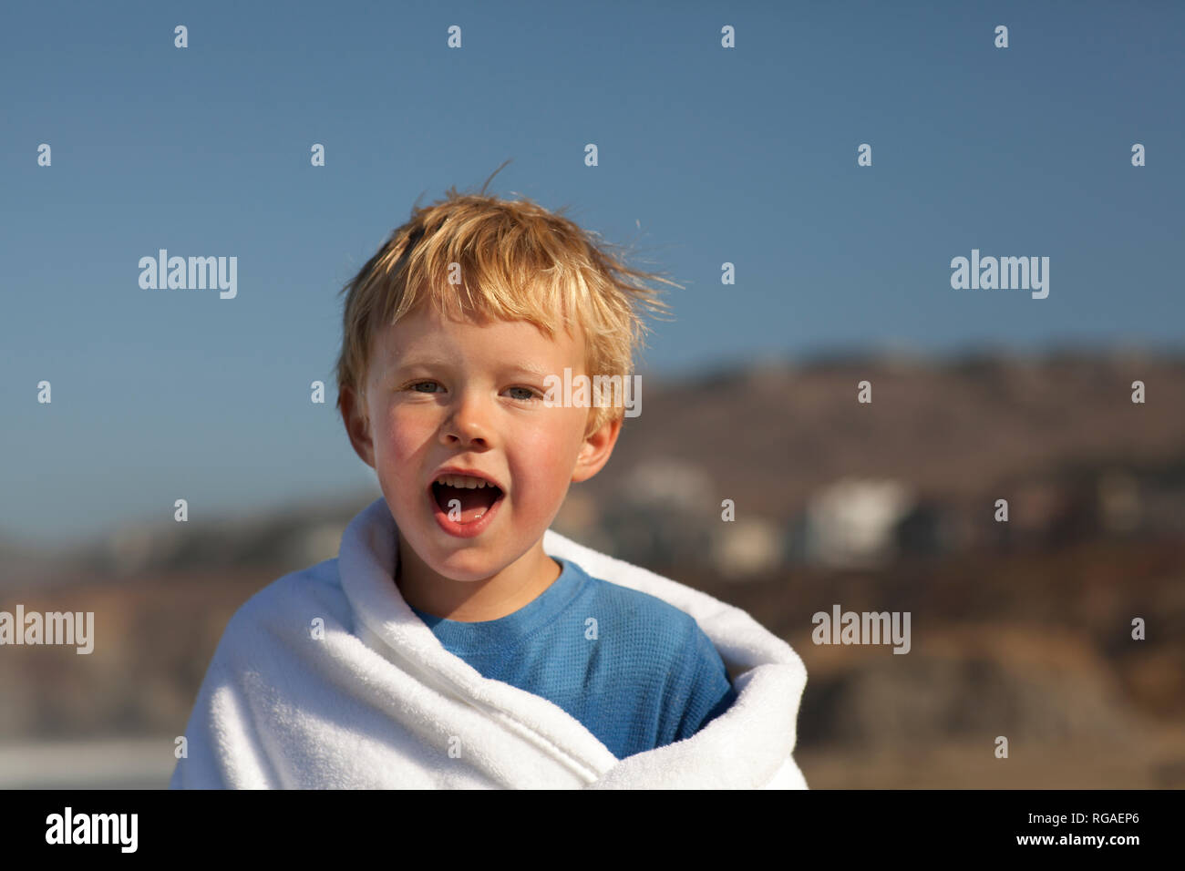 Kids wrapped in towels hi-res stock photography and images - Alamy