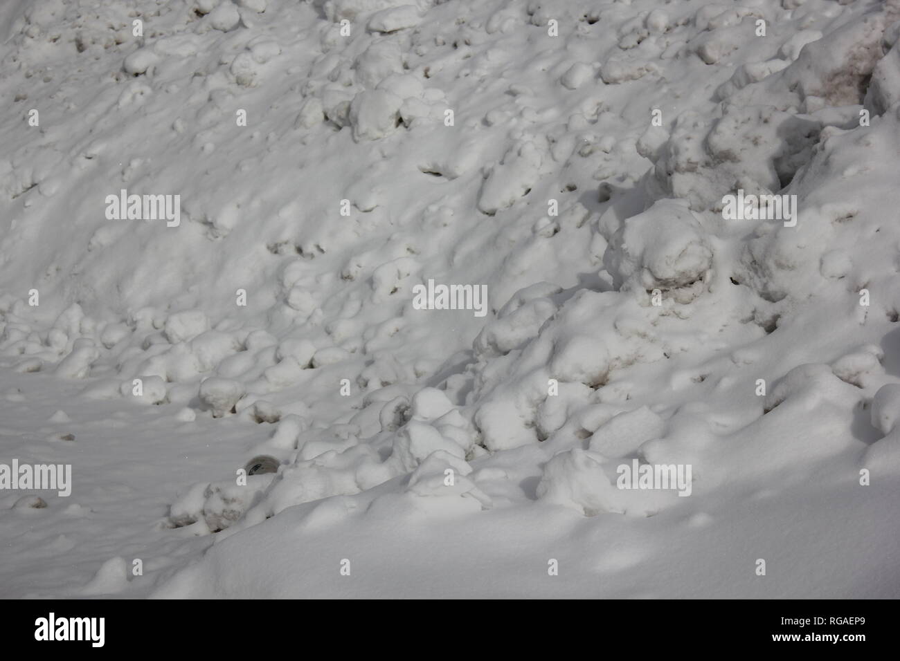 Winter weather snow embankment during Chicago's chiberia #polarvortex ...