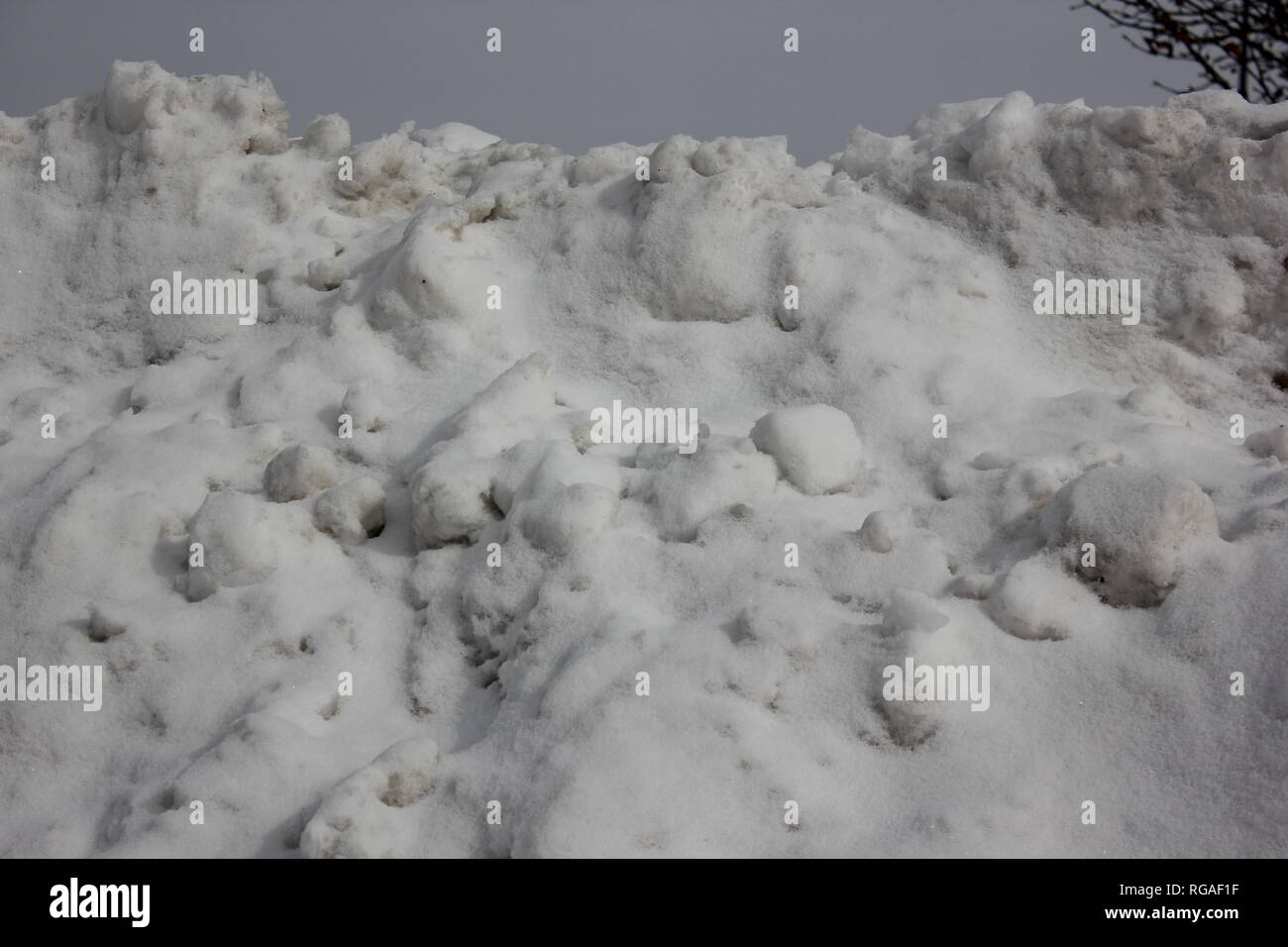 Winter weather snow embankment during Chicago's chiberia #polarvortex ...