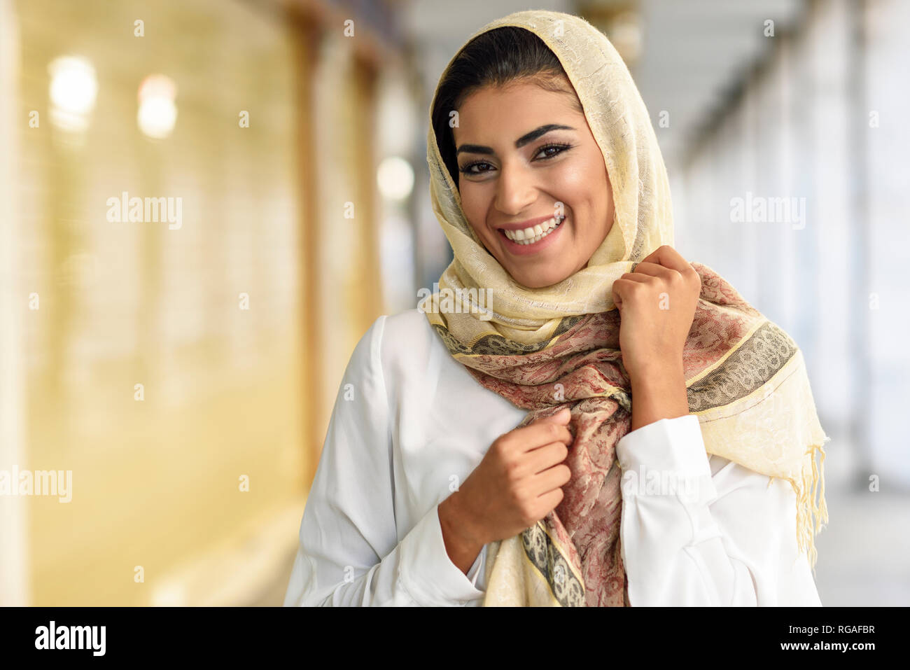 Young muslim tourist woman wearing hijab during sightseeing city hi-res ...