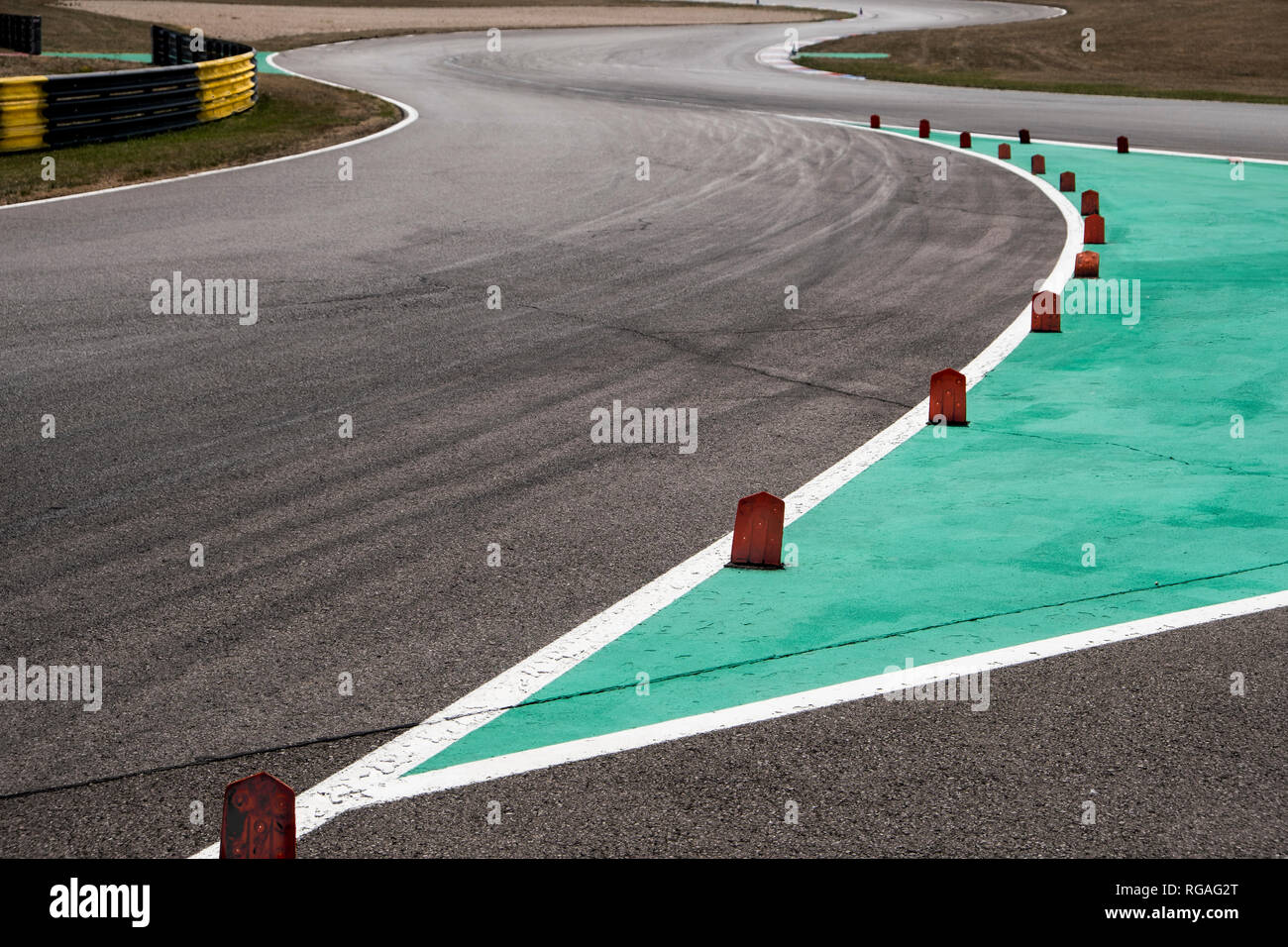 Empty racetrack side view hi-res stock photography and images - Alamy