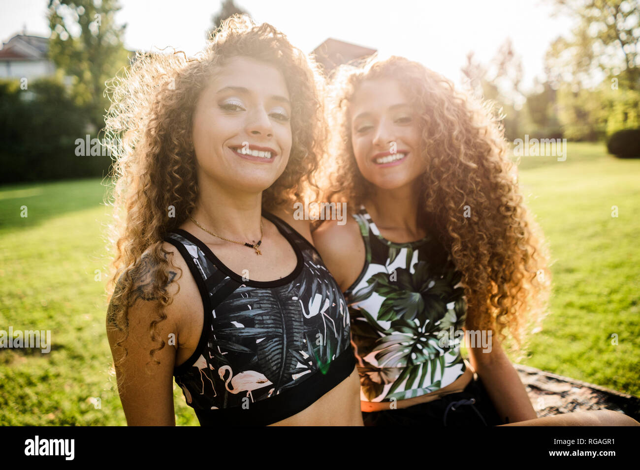 Twin sisters hi-res stock photography and images - Alamy