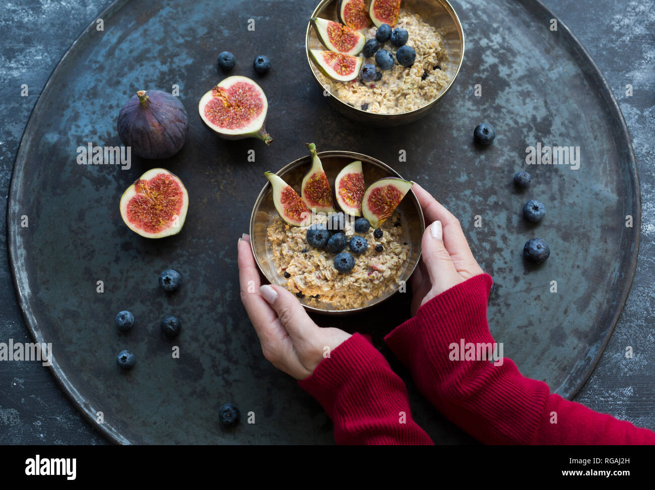 Hands holding figs hi-res stock photography and images - Alamy