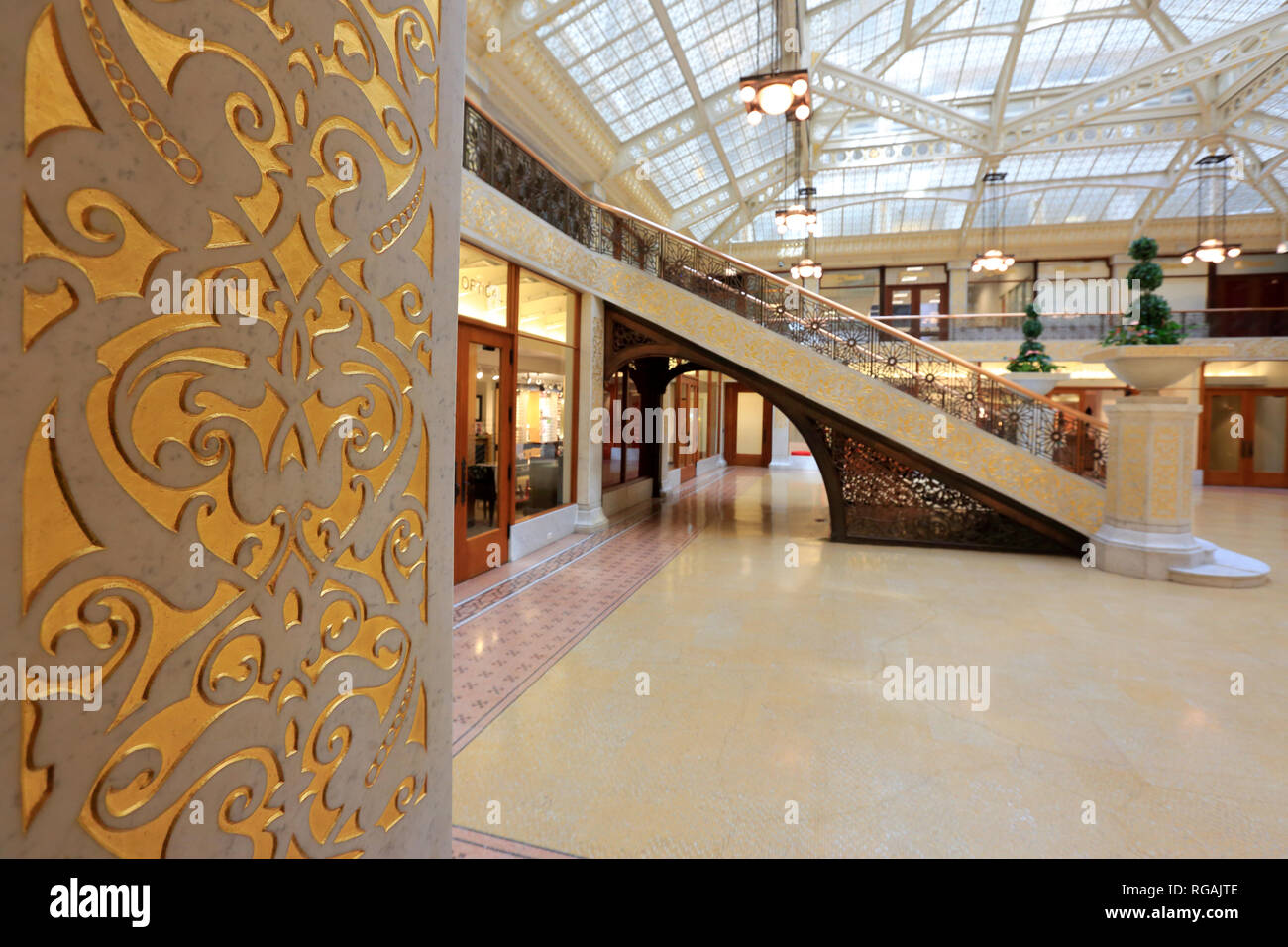 Rookery building burnham and root hi-res stock photography and images ...