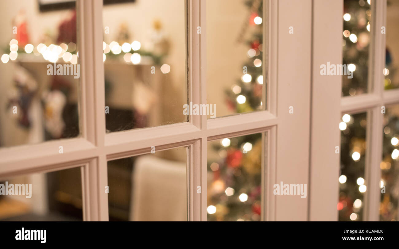 Peering through window hi-res stock photography and images - Alamy