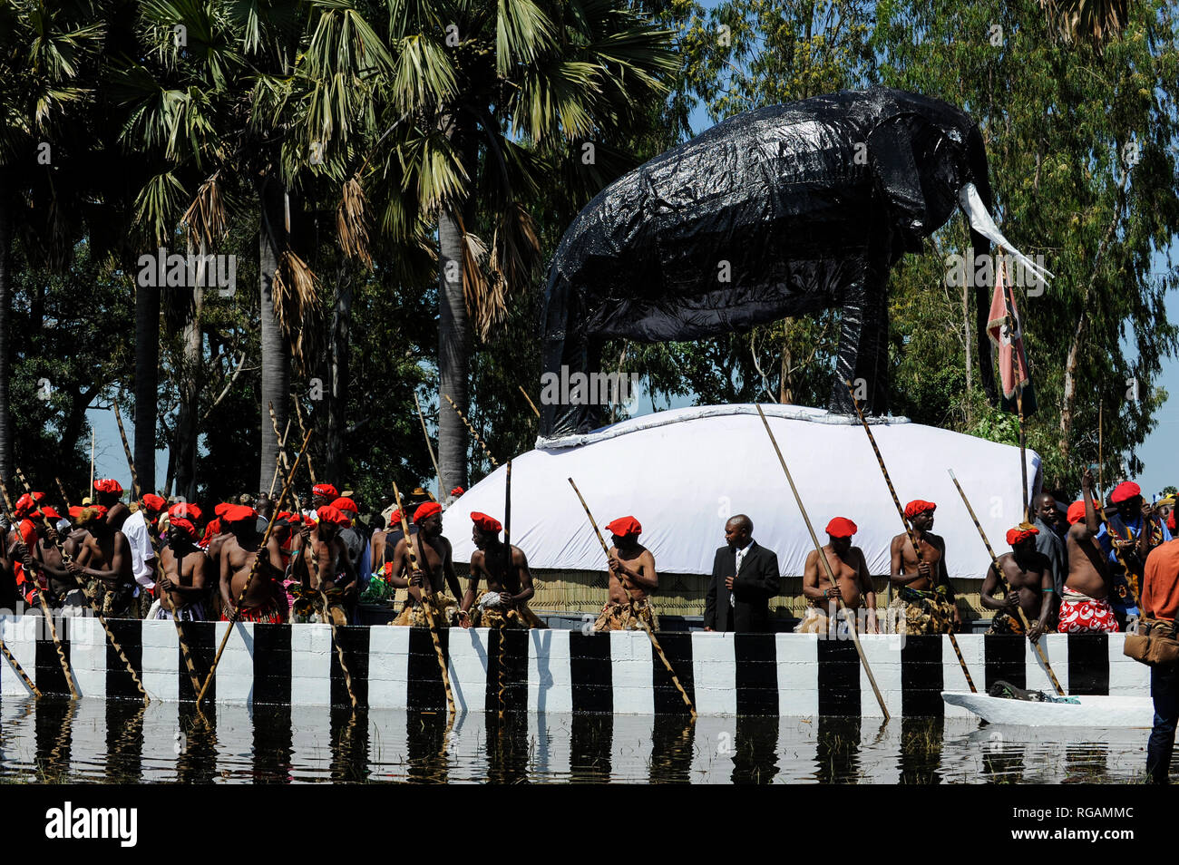 ZAMBIA Barotseland , Zambezi floodplain , Kuomboka ceremony in ...